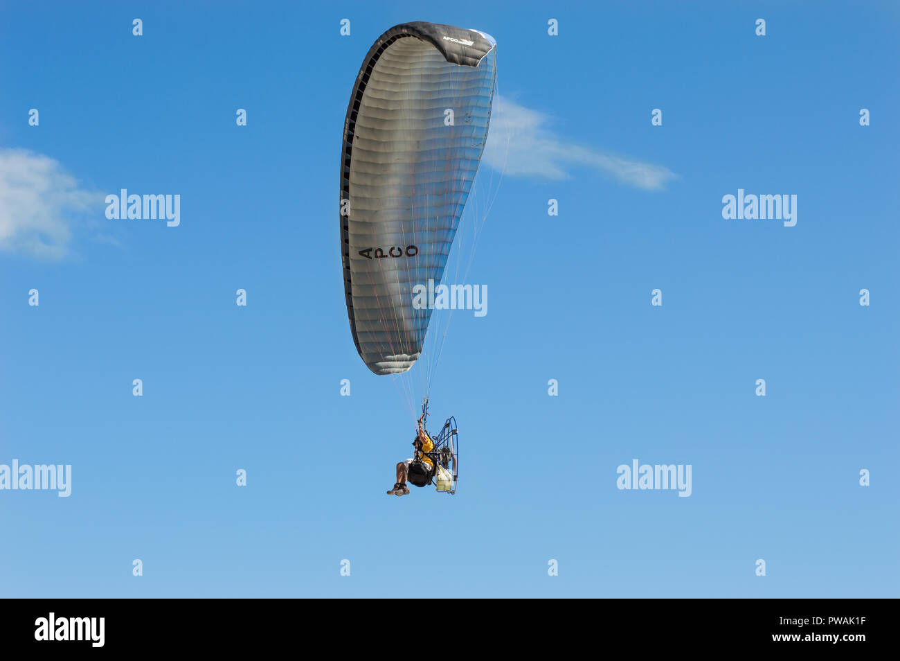 Paragliding with motor hi-res stock photography and images - Alamy
