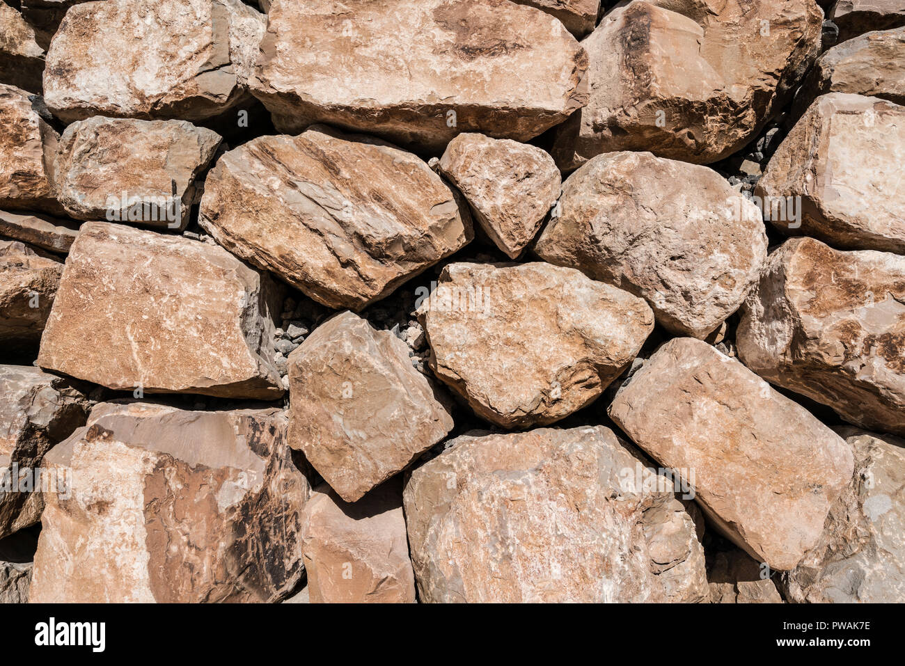 Modern stone wall Stock Photo - Alamy