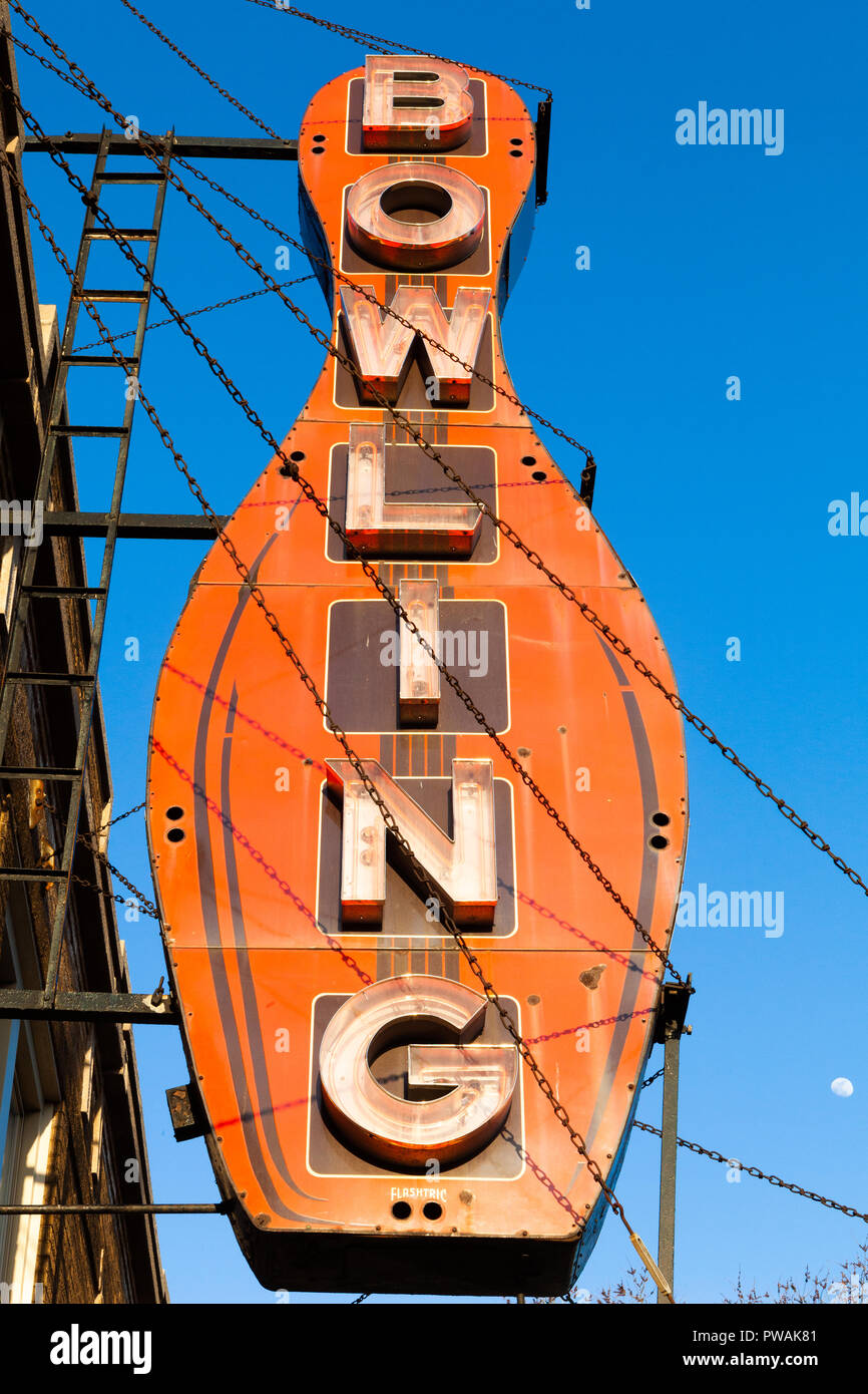 Vintage bowling sign hi-res stock photography and images - Alamy