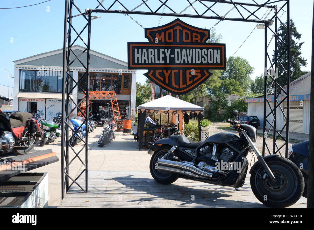 Harley davidson store hi-res stock photography and images - Alamy