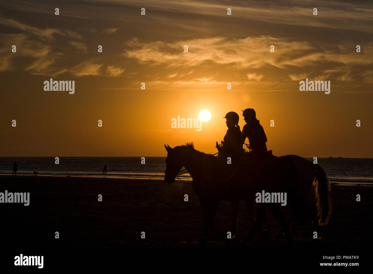 Riding horses at sunset hi-res stock photography and images - Alamy