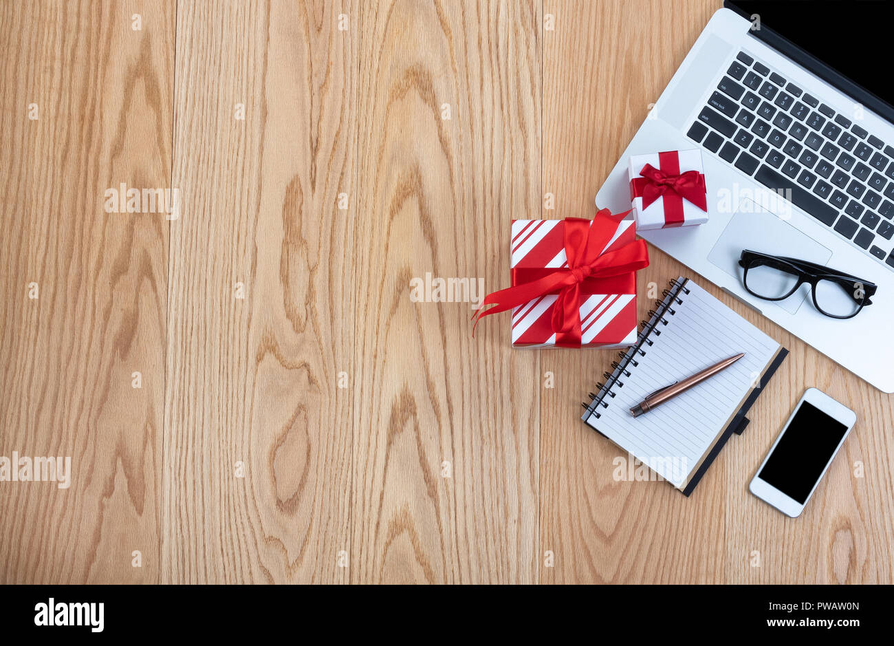 Christmas desktop with laptop hi-res stock photography and images - Alamy