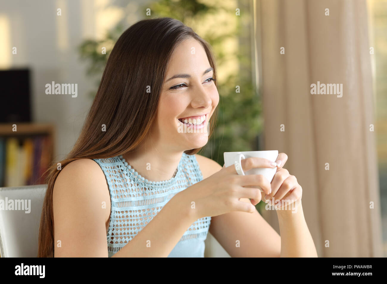 Coffee house lady hi-res stock photography and images - Alamy