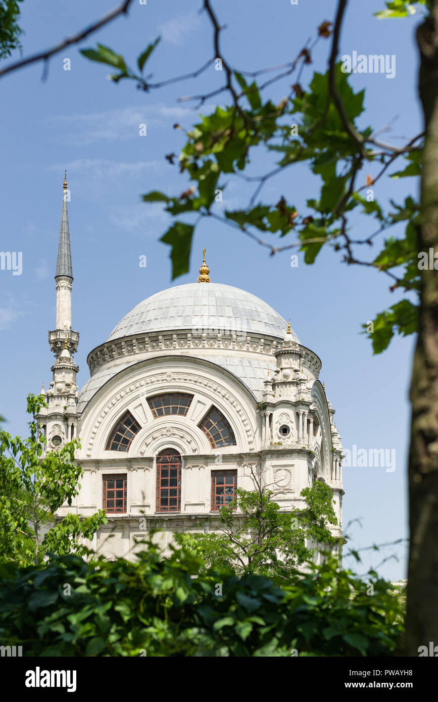 Dolmabahce mosque hi-res stock photography and images - Alamy