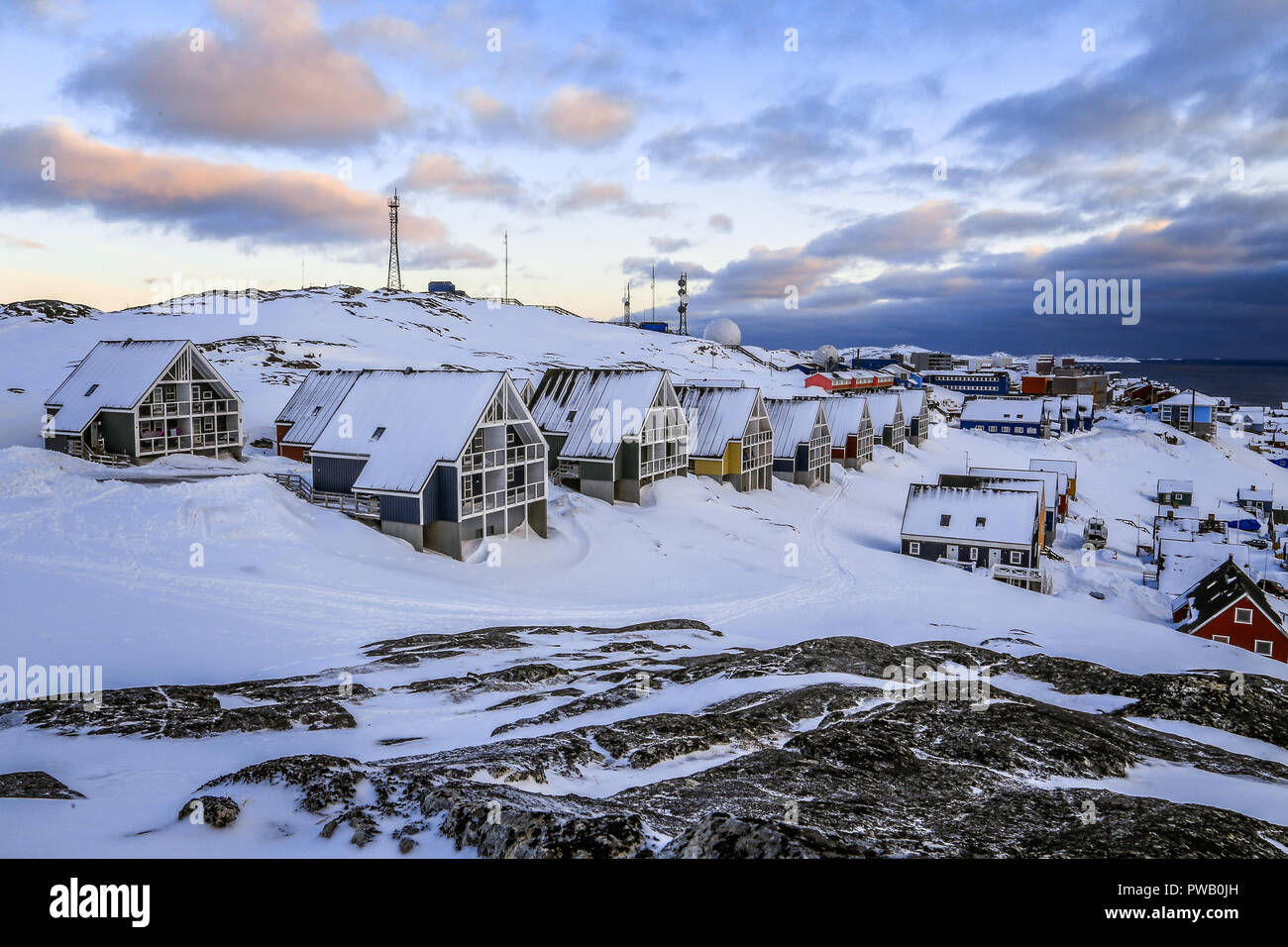 Inuit hut hi-res stock photography and images - Alamy