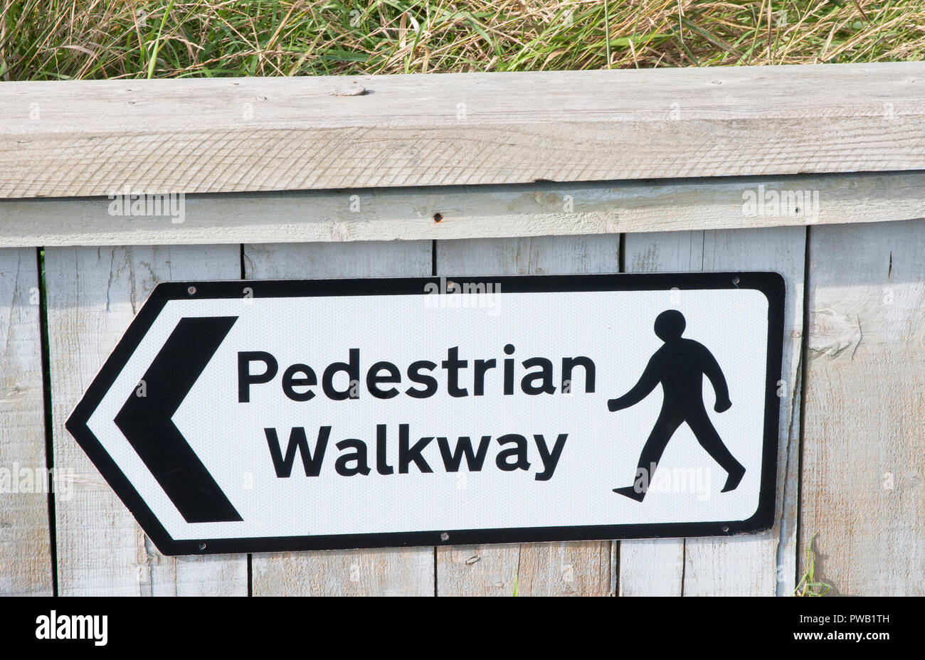 Pedestrian walkway sign hi-res stock photography and images - Alamy