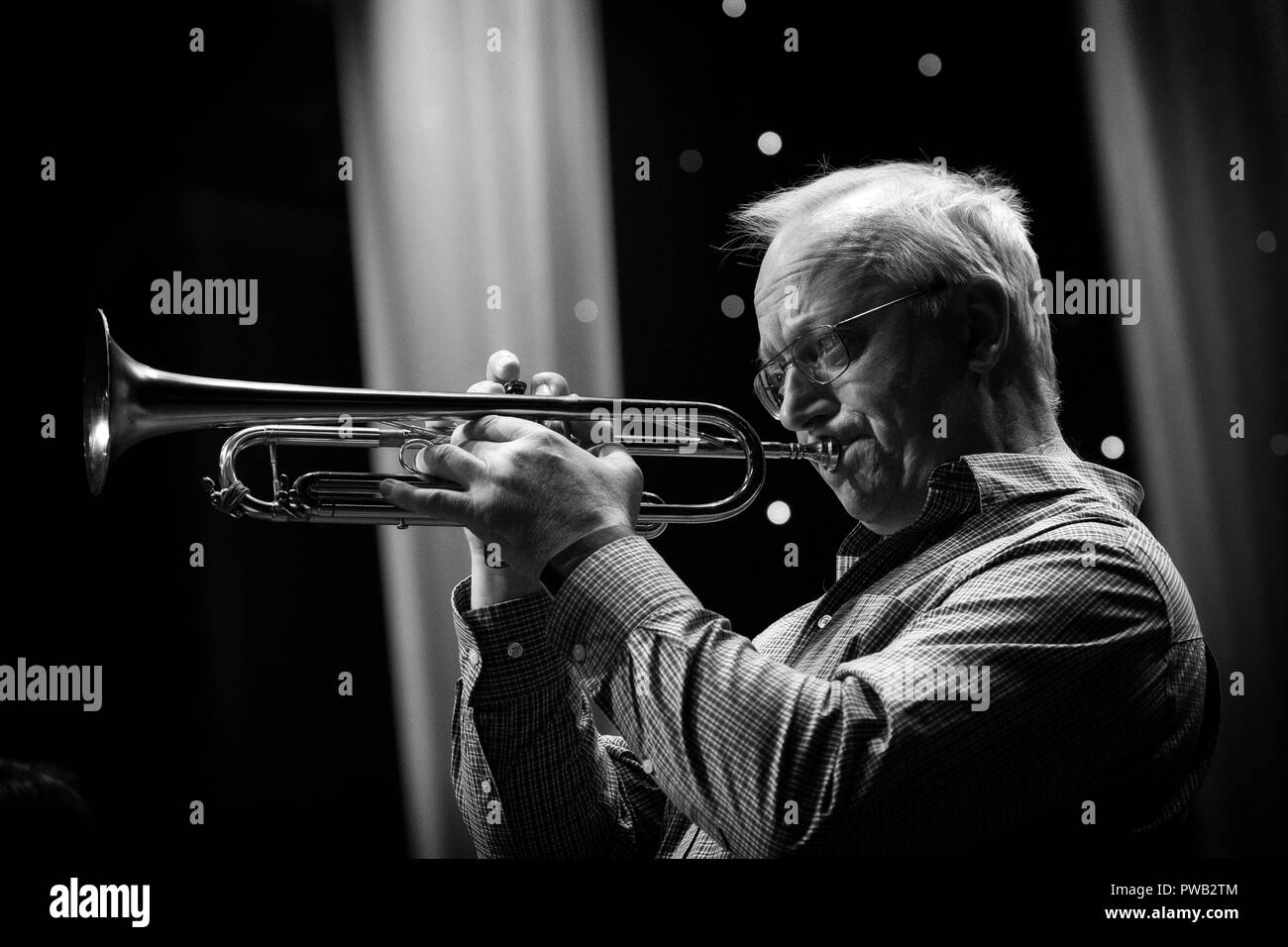 Jazz trumpeter Mark Chandler soloing with 'Atlantic Crossover ...