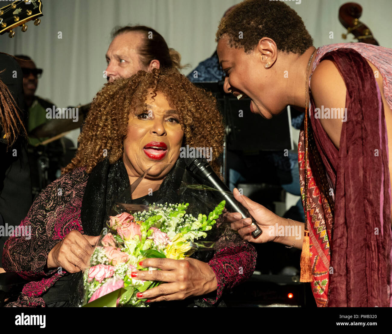 New York, NY - October 13, 2018: Roberta Flack and Lisa Fischer sing ...