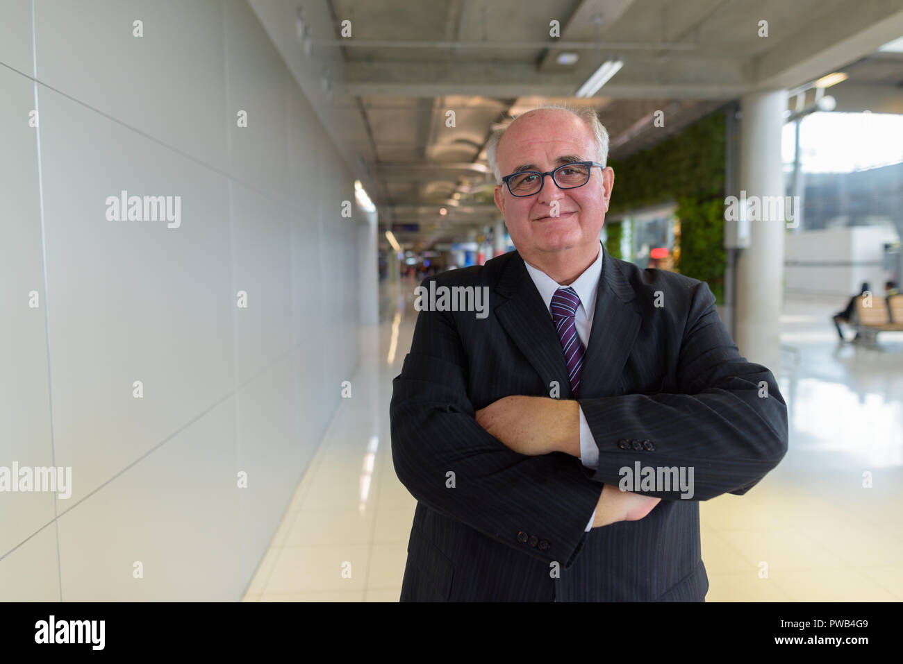 Arms around man hi-res stock photography and images - Alamy