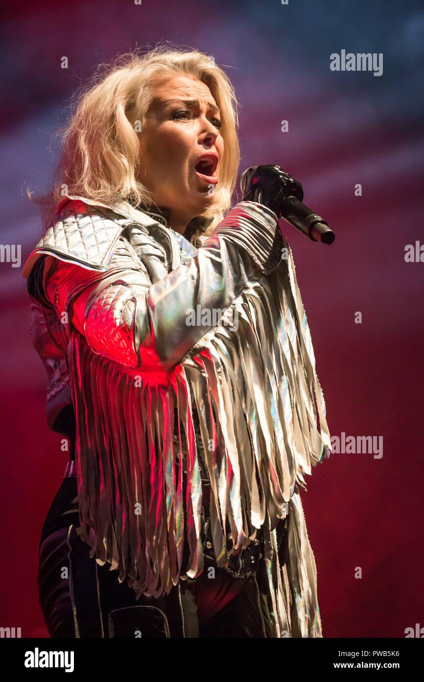 British singer kim wilde live hi-res stock photography and images - Alamy