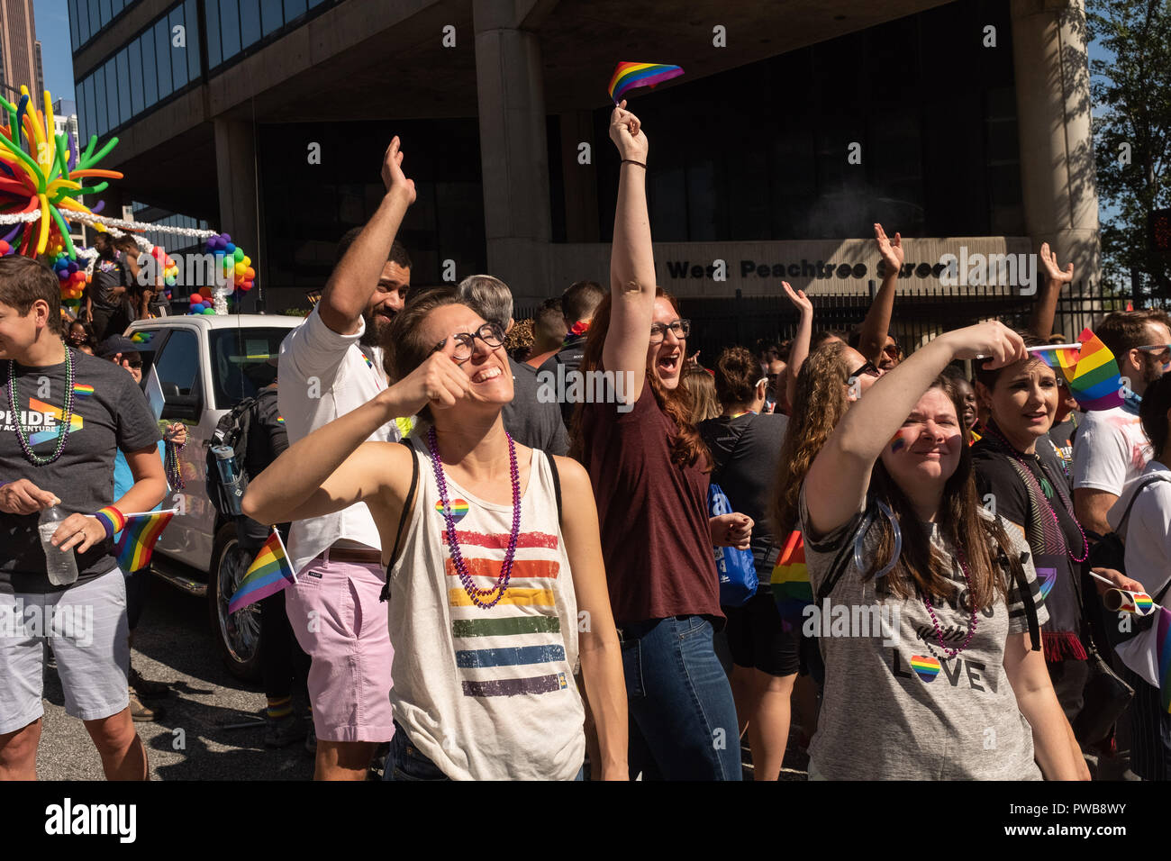 Atlanta, Georgia, USA. 14th Oct, 2018. Thousands line the streets of ...