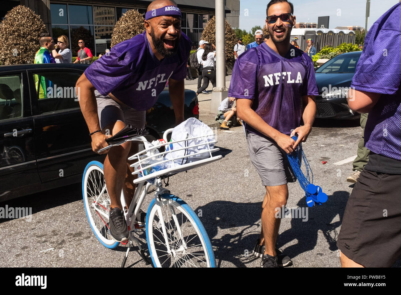 Atlanta, Georgia, USA. 14th Oct, 2018. Thousands line the streets of ...