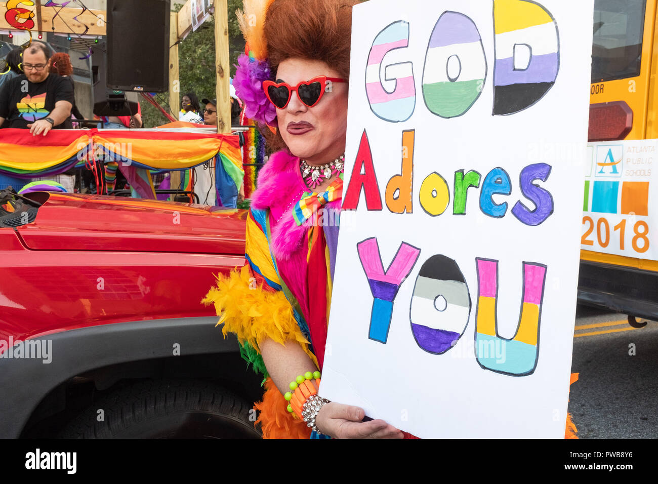 Atlanta, Georgia, USA. 14th Oct, 2018. Thousands line the streets of ...