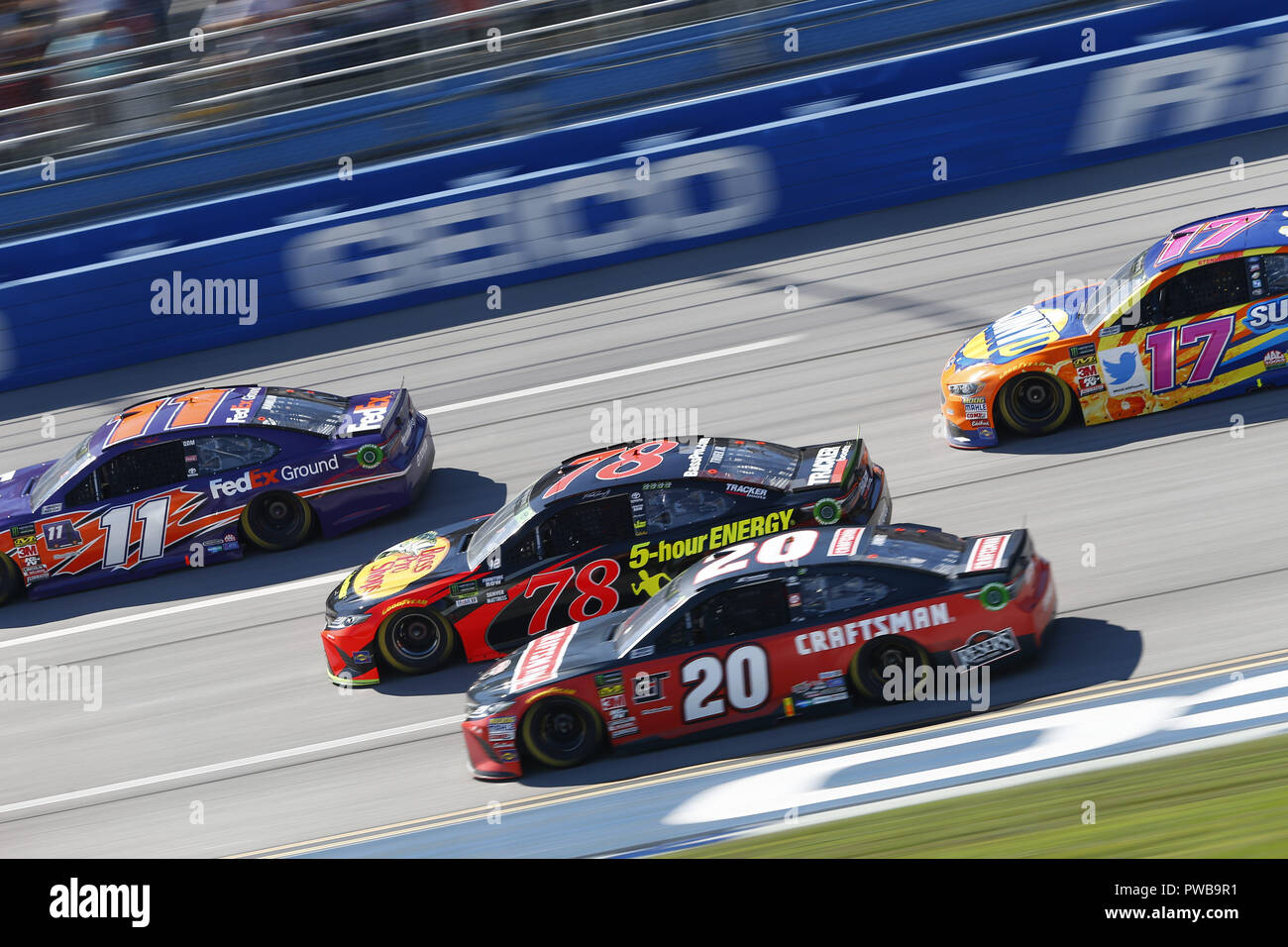 Talladega, Alabama, USA. 14th Oct, 2018. Martin Truex, Jr (78) battles ...