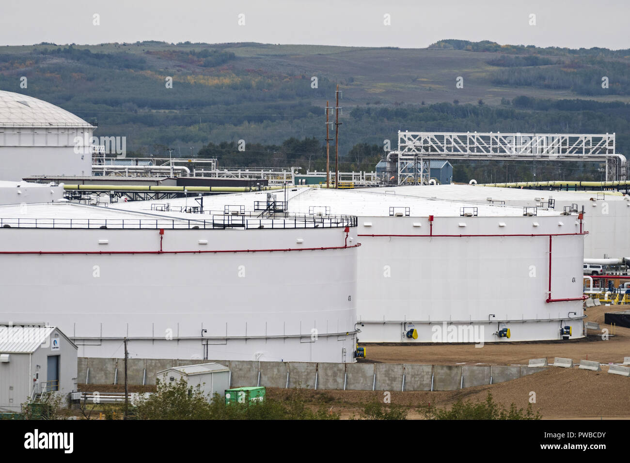 Pipeline to transport liquids hi-res stock photography and images - Alamy