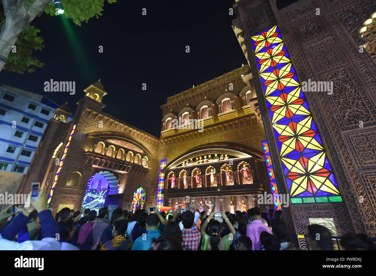 Kolkata, India. 15th October, 2018. Community Durga Puja Pandal ...