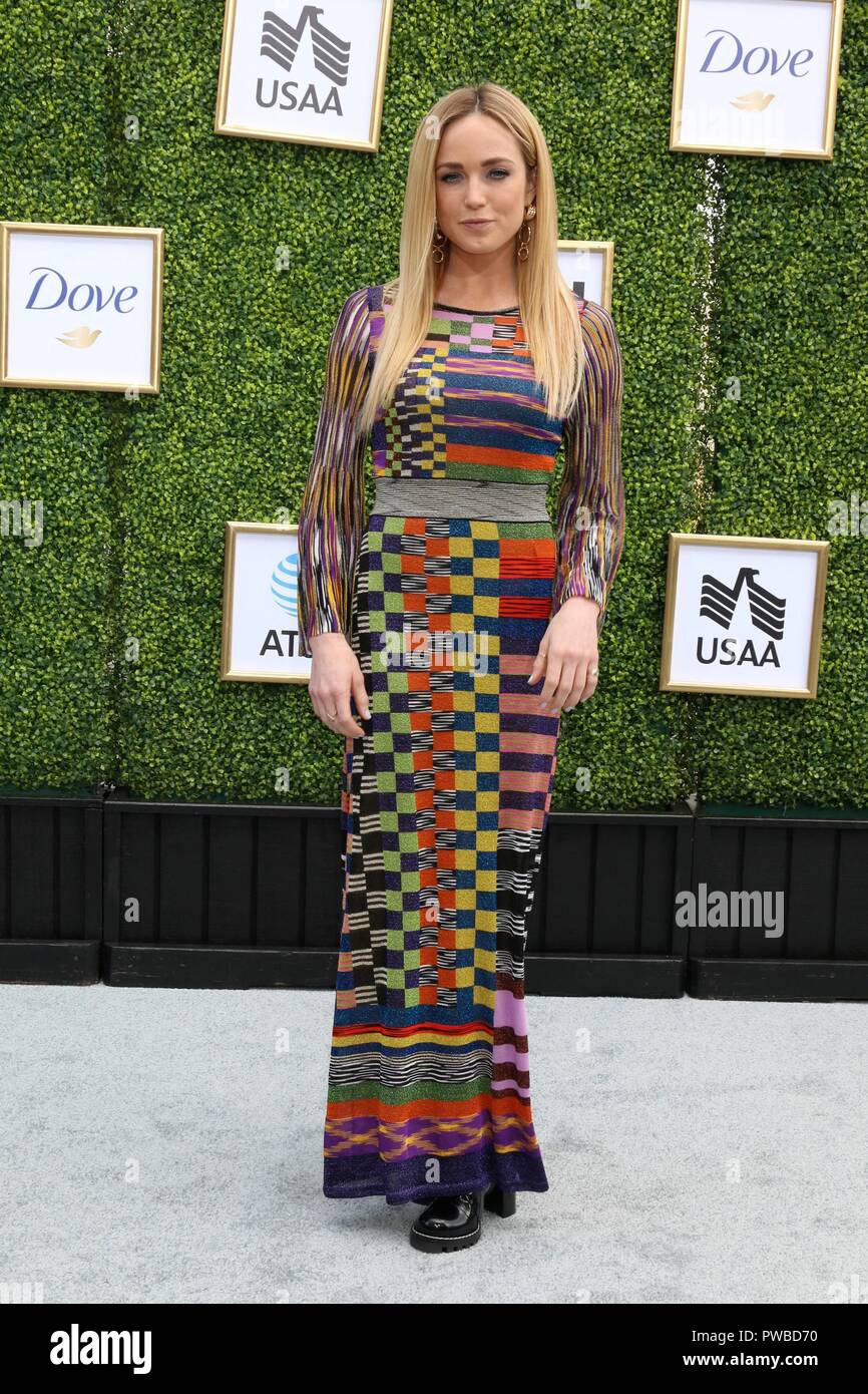 Caity lotz cw hi-res stock photography and images - Alamy