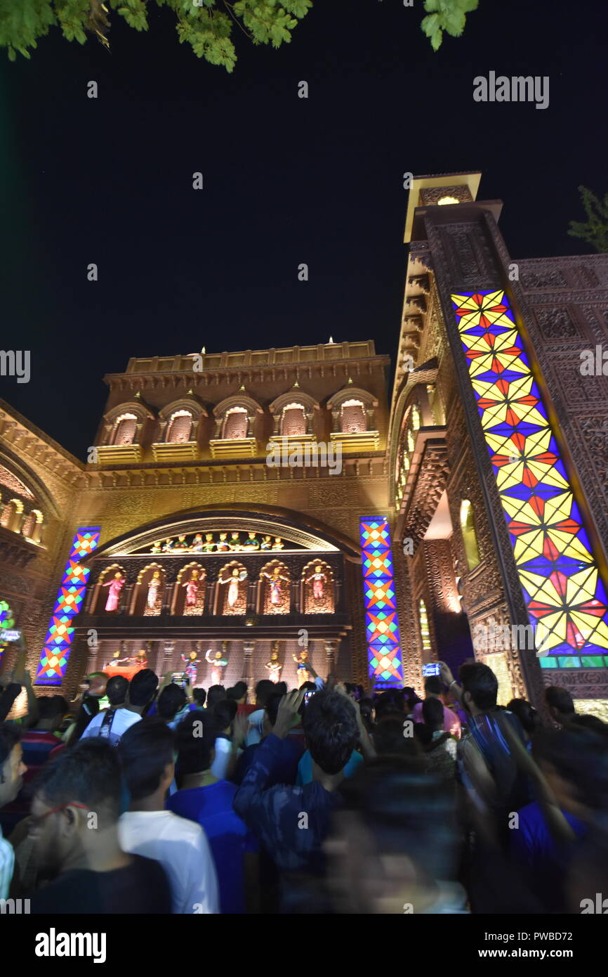 Kolkata, India. 15th October, 2018. Community Durga Puja Pandal ...