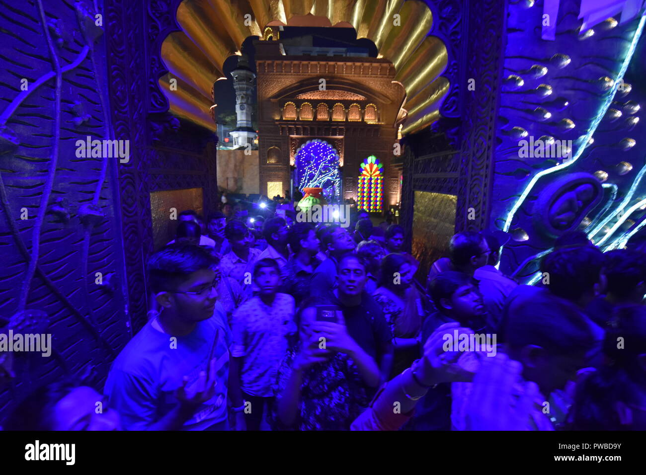 Kolkata, India. 15th October, 2018. Visitors entering at the Community ...