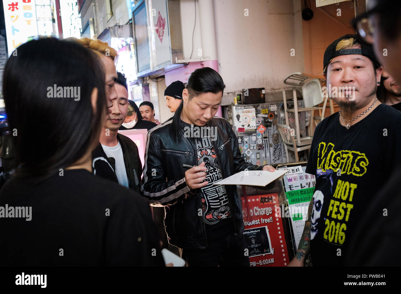 Autograph band hi-res stock photography and images - Alamy