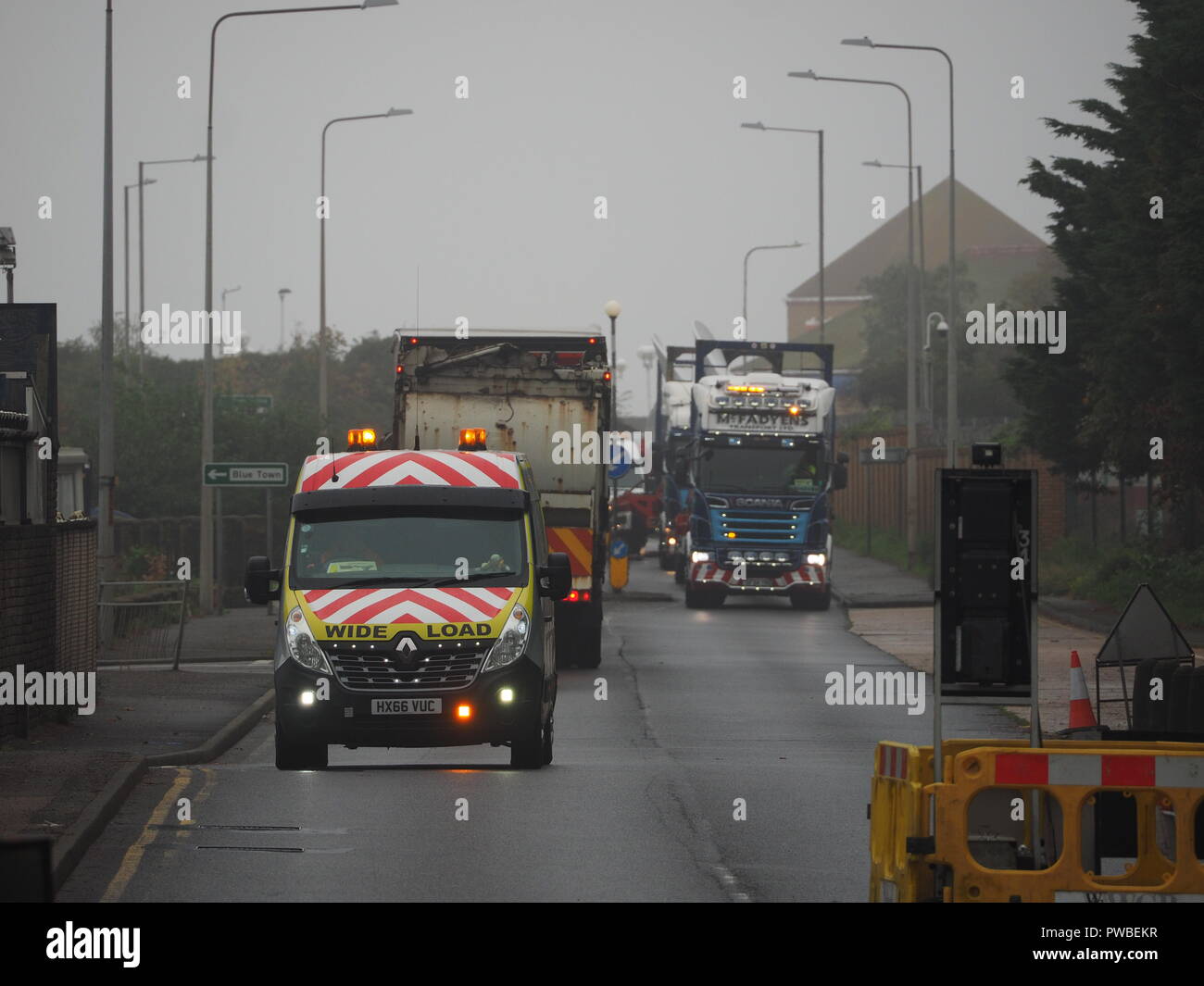 Wide loads hi-res stock photography and images - Alamy