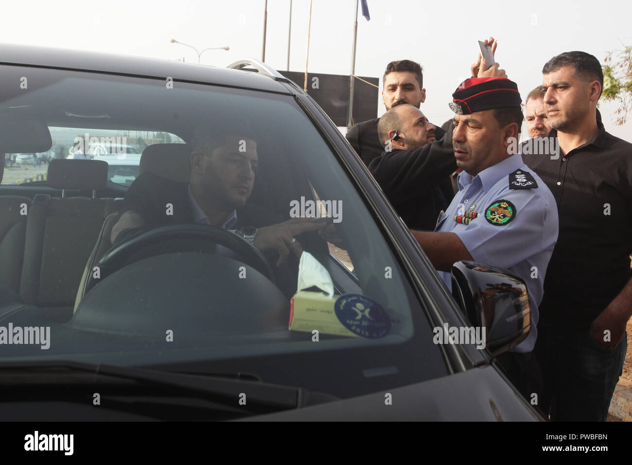 Jabir, Jordan. 15th Oct, 2018. A Jordanian policeman inspects the ...