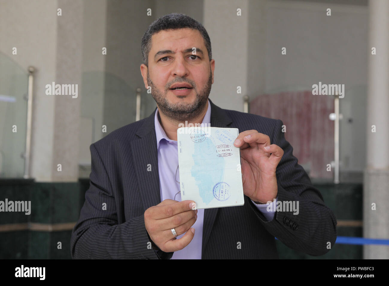 Jabir, Jordan. 15th Oct, 2018. A Syrian man holds up his passport after ...