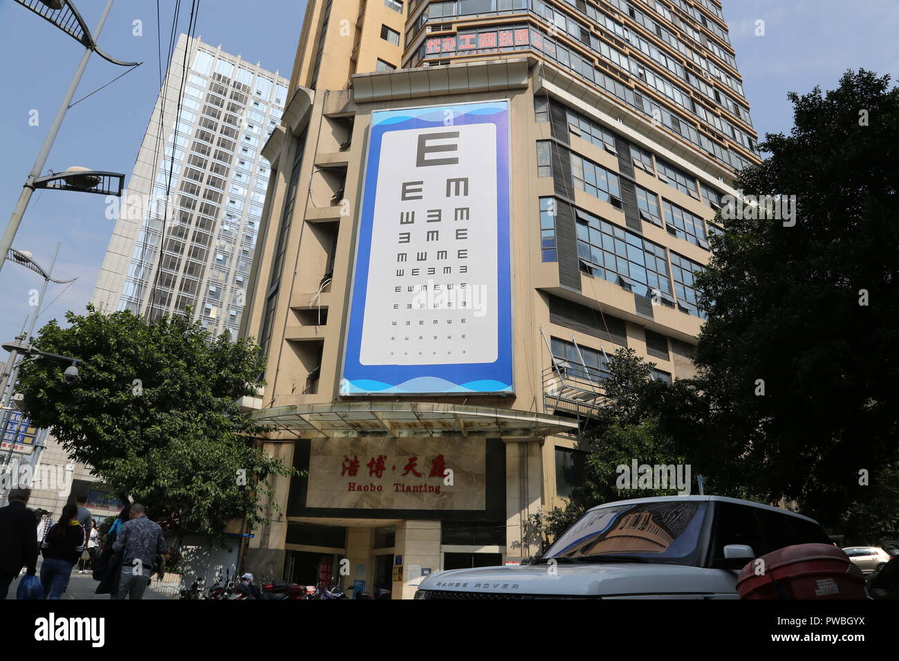 Chongqing, Chongqing, China. 15th Oct, 2018. Chongqing, CHINA-A 20 ...