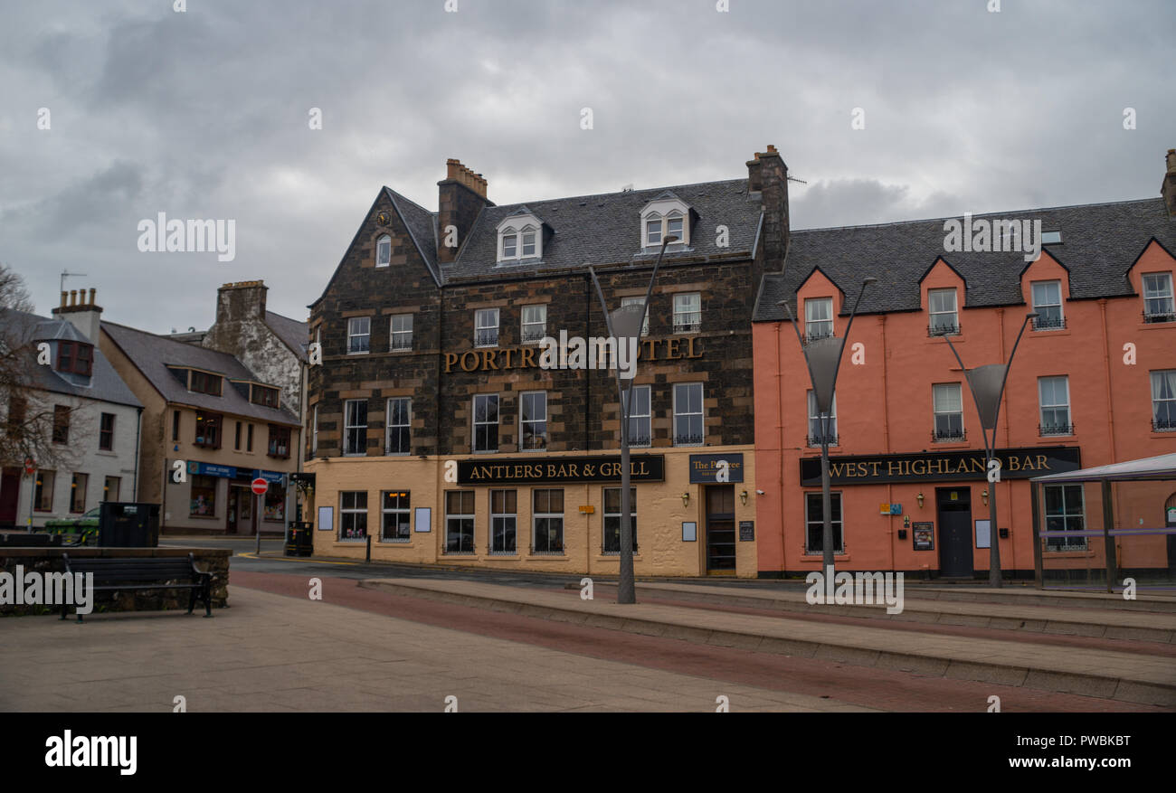 Colourful Houses at the old Harbor of Portree, Isle of Skye, Scotland ...