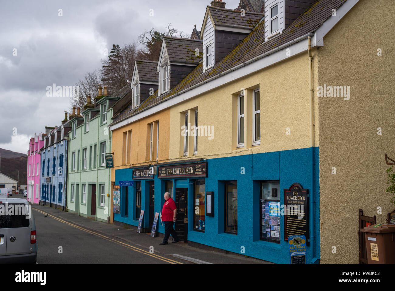 Colourful Houses at the old Harbor of Portree, Isle of Skye, Scotland ...