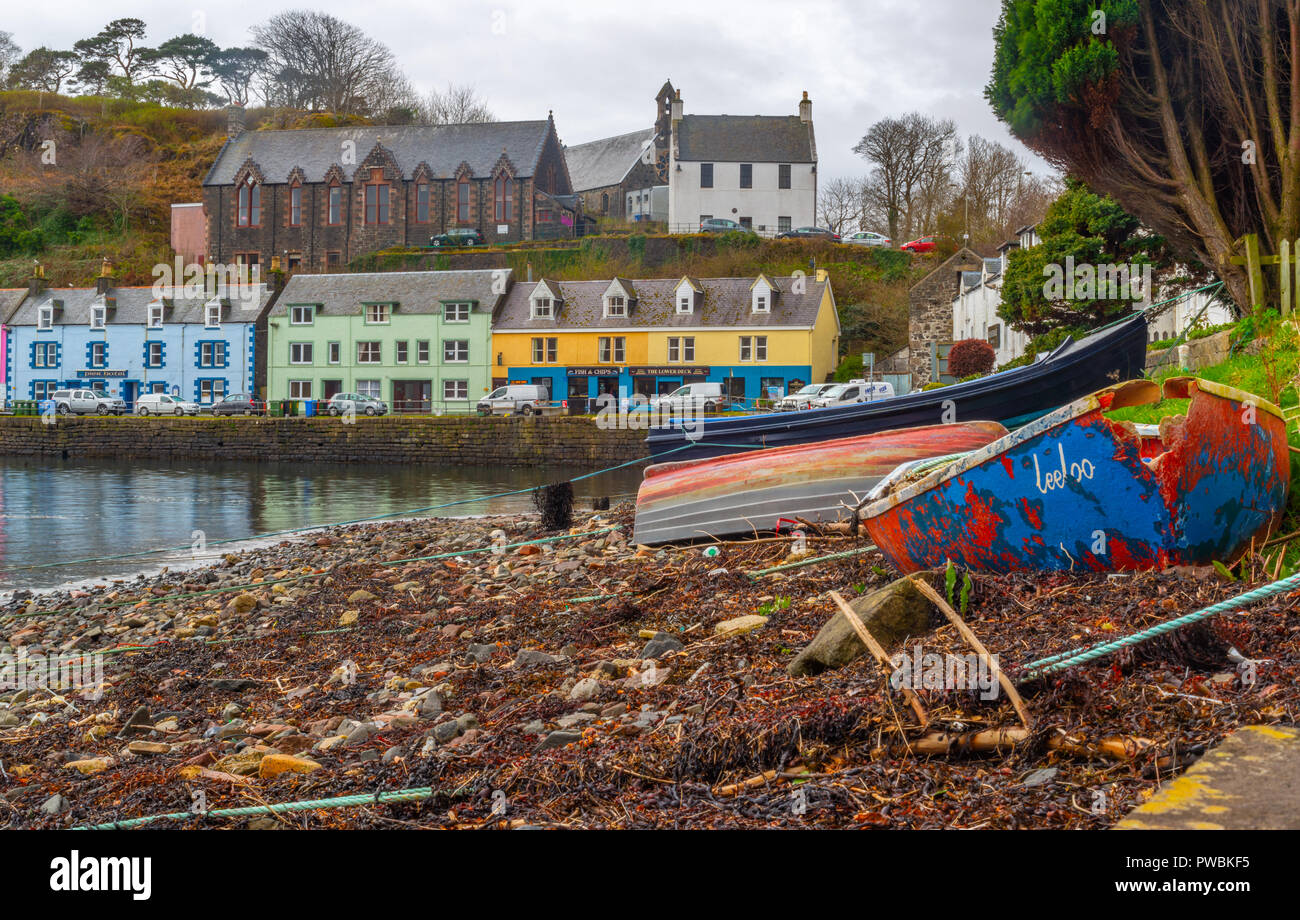 Colourful Houses and boats at the old Harbor of Portree, Isle of Skye ...