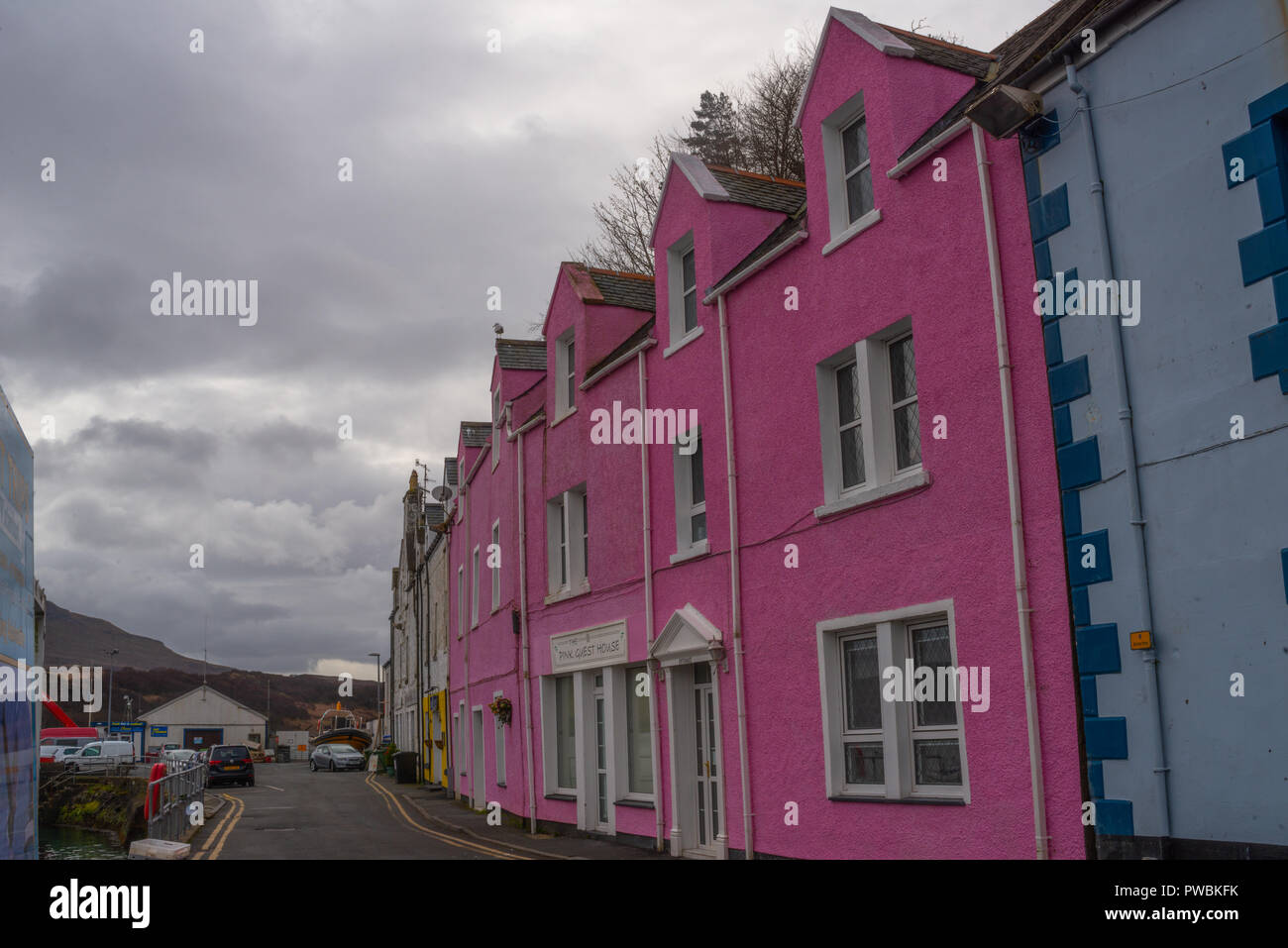 Colourful Houses at the old Harbor of Portree, Isle of Skye, Scotland ...