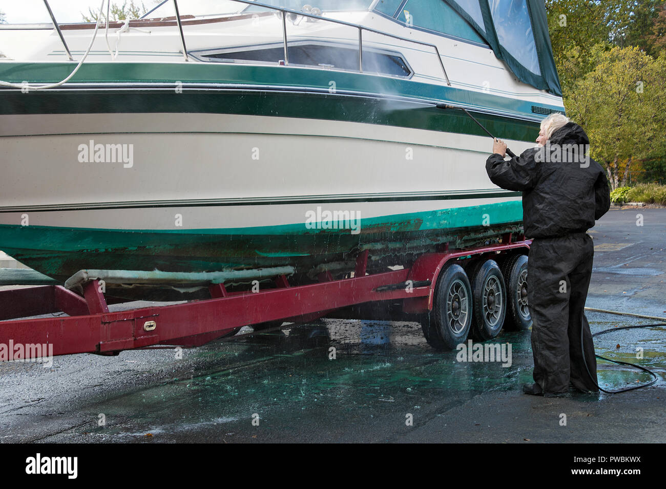 Pressure washing suit hi-res stock photography and images - Alamy