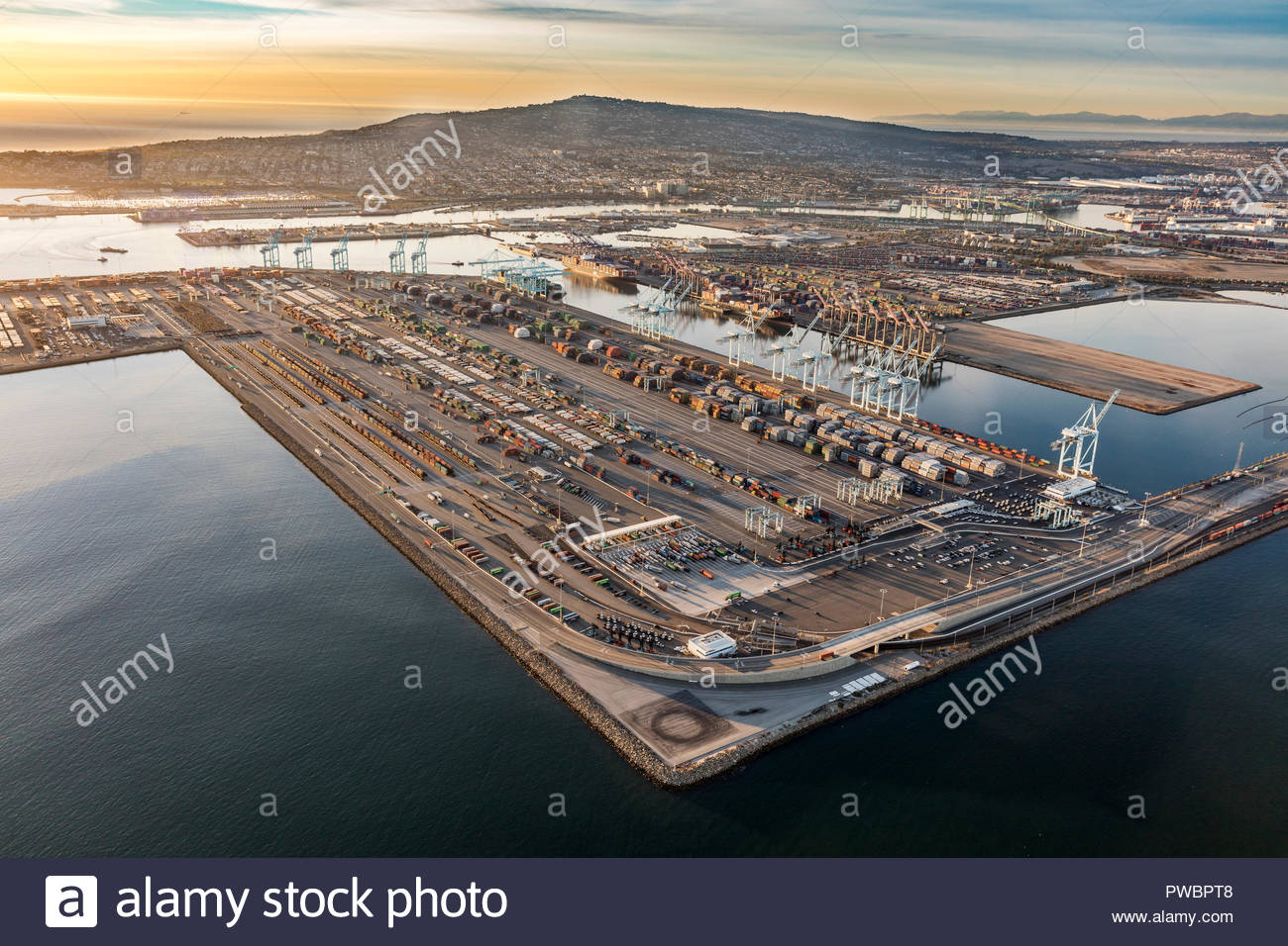 Container Ship Pacific Ocean Stock Photos & Container Ship Pacific ...