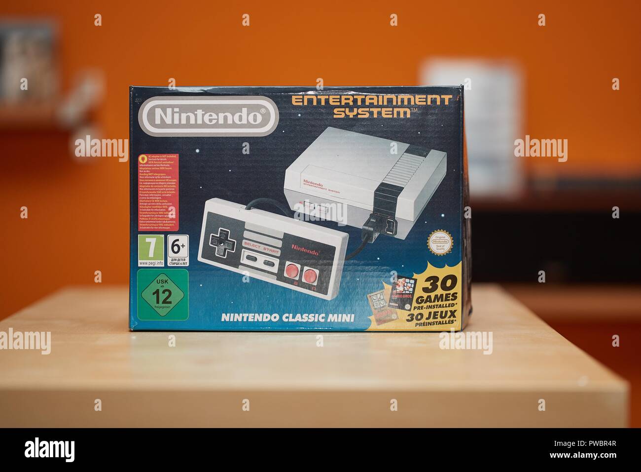 Nes gaming hi-res stock photography and images - Alamy