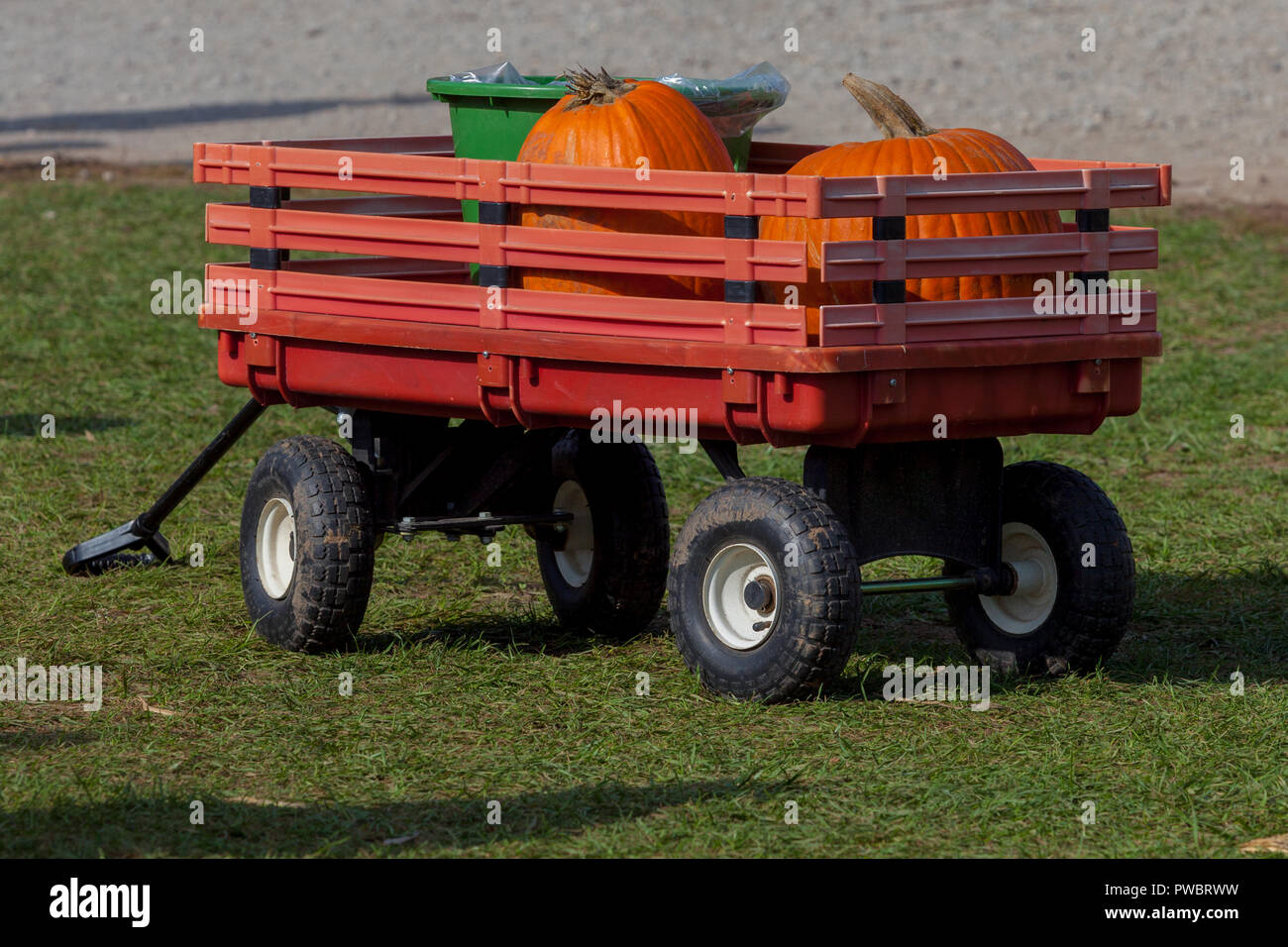 Cart of pumpkins hi-res stock photography and images - Alamy