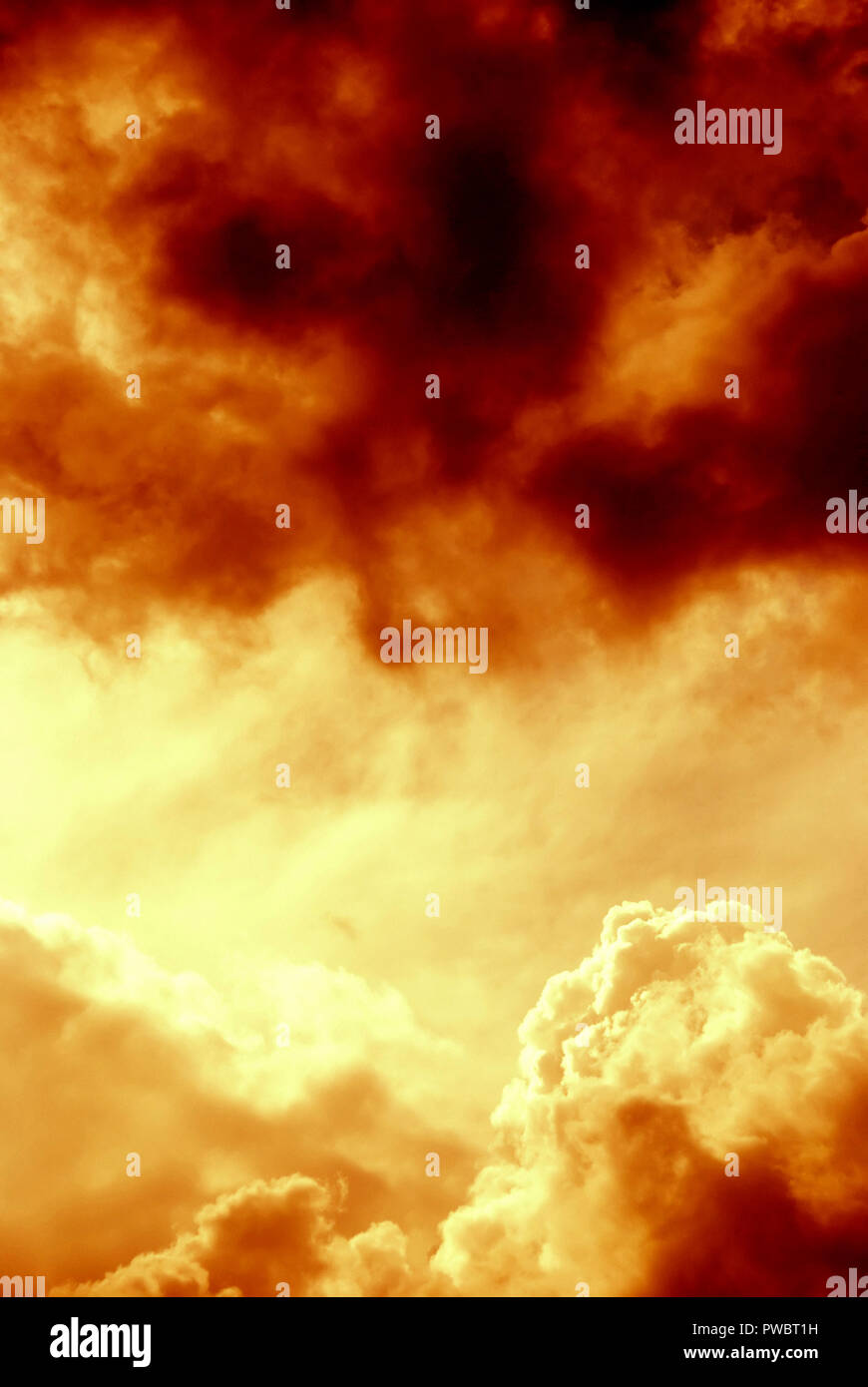 dramatic cloudy red sky Stock Photo - Alamy