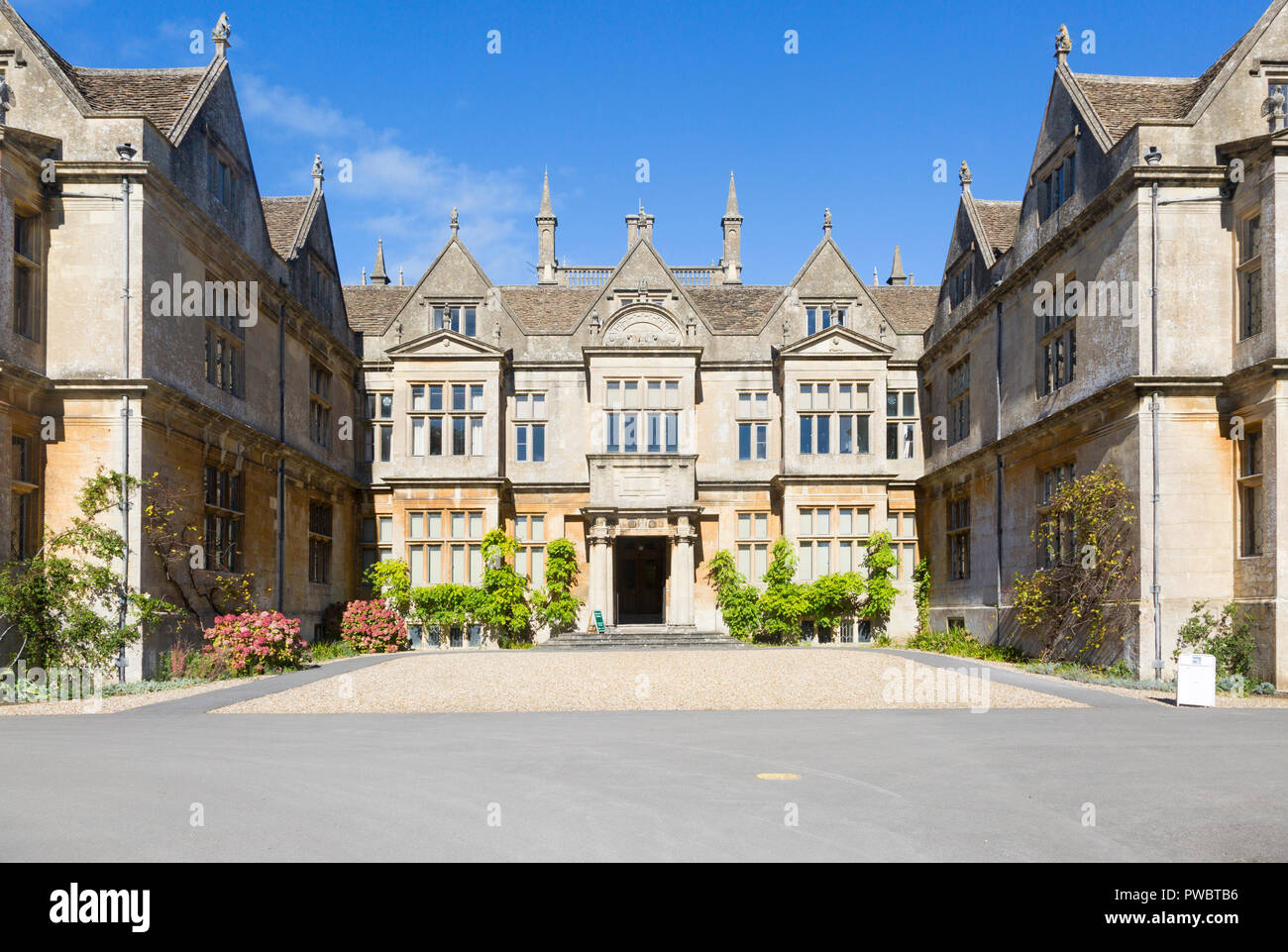 Historic building corsham court hi-res stock photography and images - Alamy