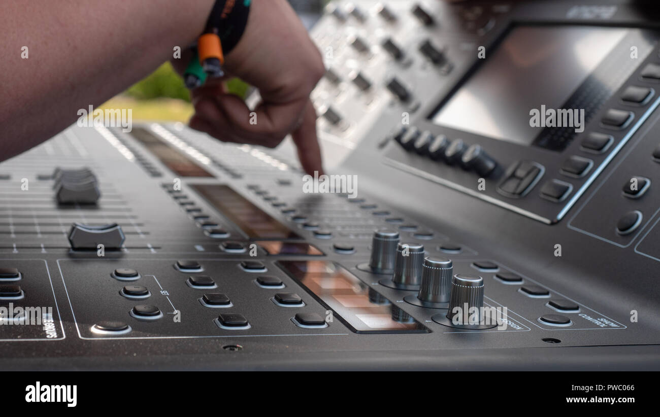 Digital mixer hi-res stock photography and images - Alamy