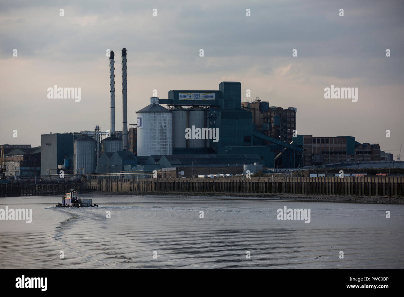 Woolwich Ferry fleet of 1963 vessels take their last voyage on the ...