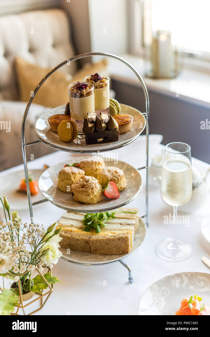 A traditional Devon and Cornish cream tea Stock Photo - Alamy