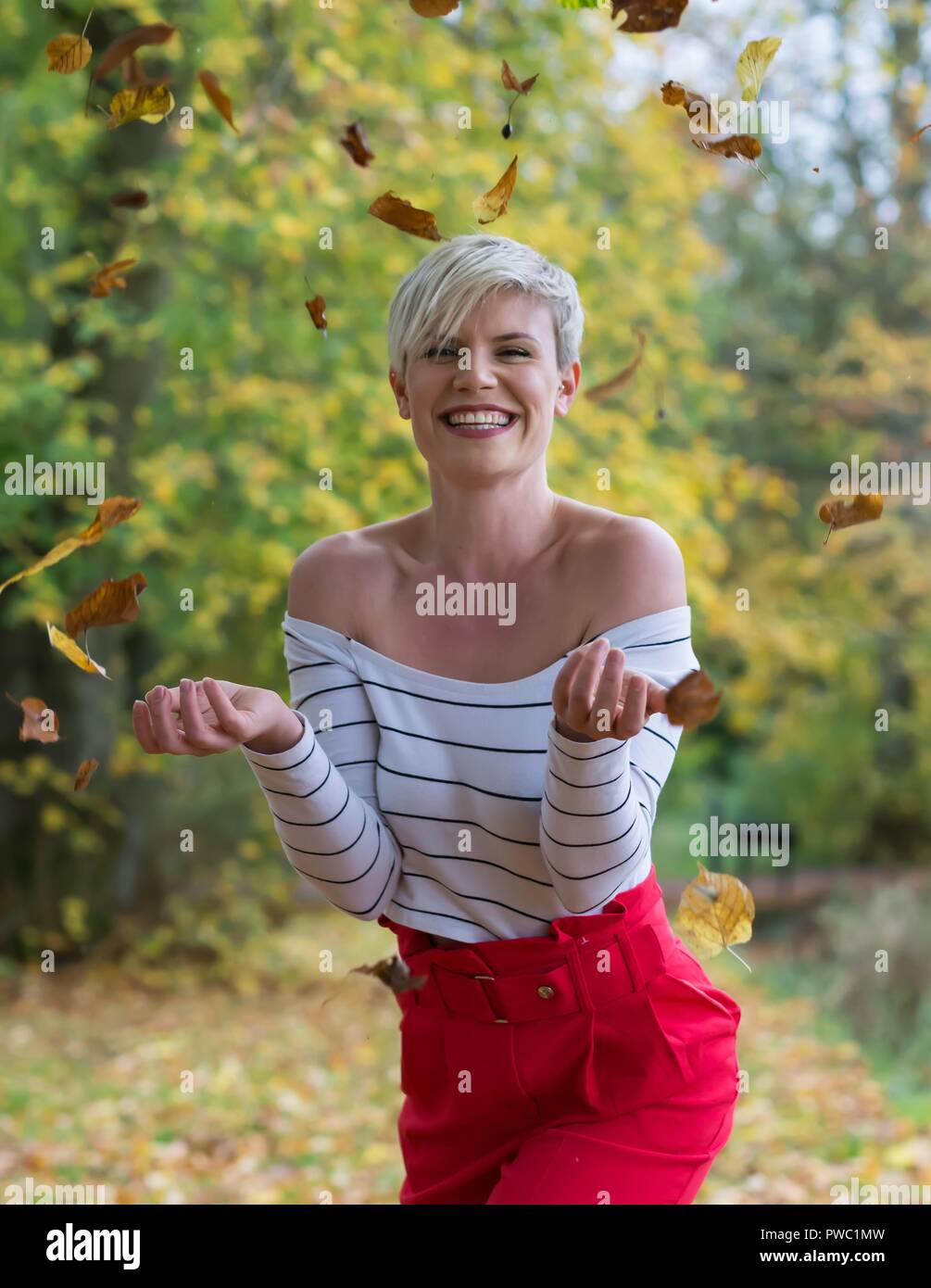 Beautiful woman nature fall hi-res stock photography and images - Alamy