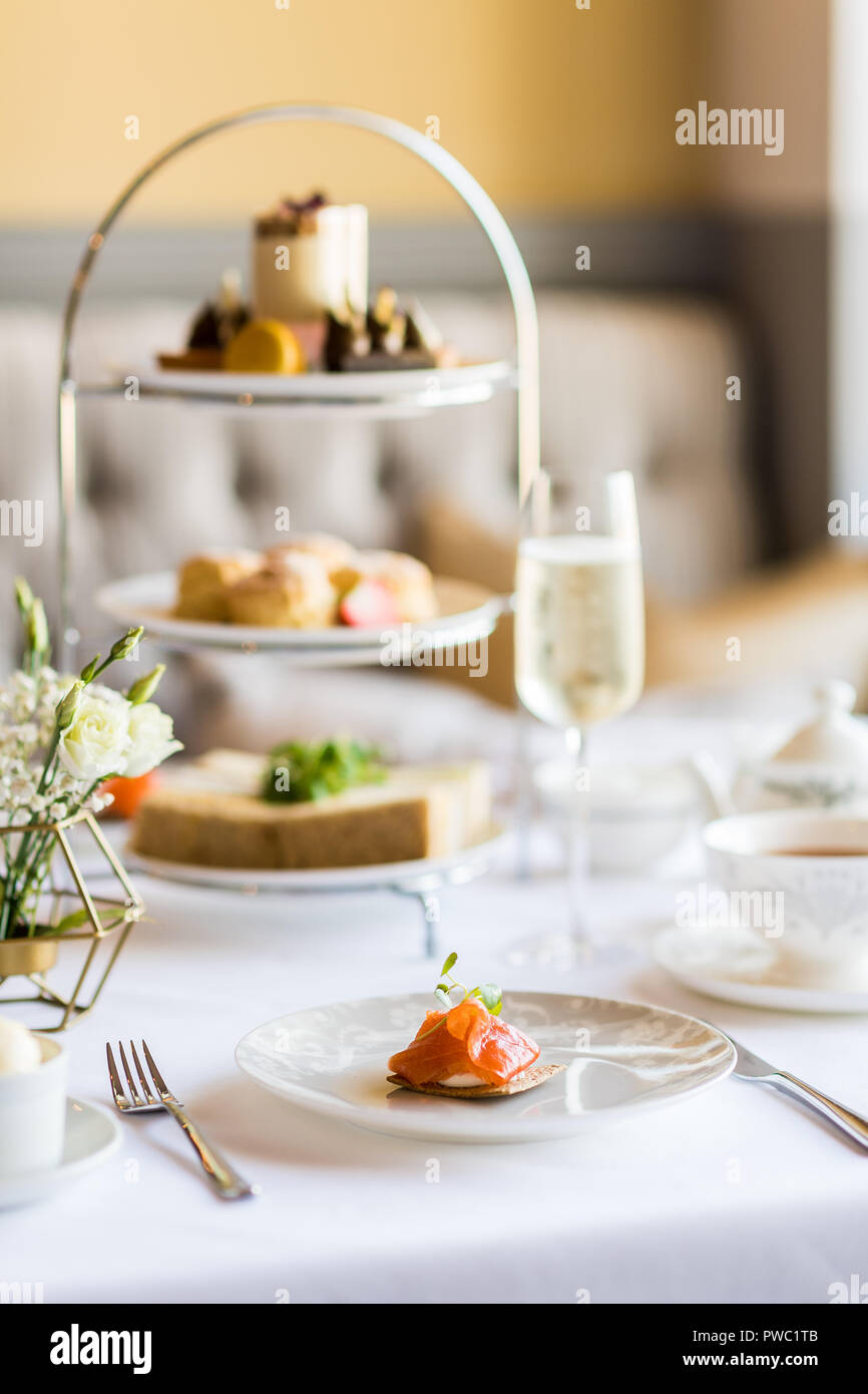 A traditional Devon and Cornish cream tea Stock Photo - Alamy