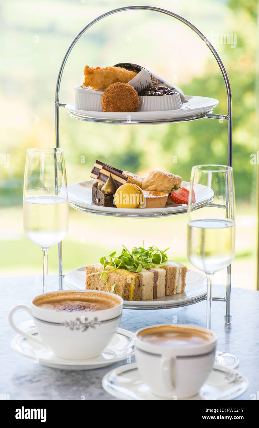 A traditional Devon and Cornish cream tea Stock Photo - Alamy