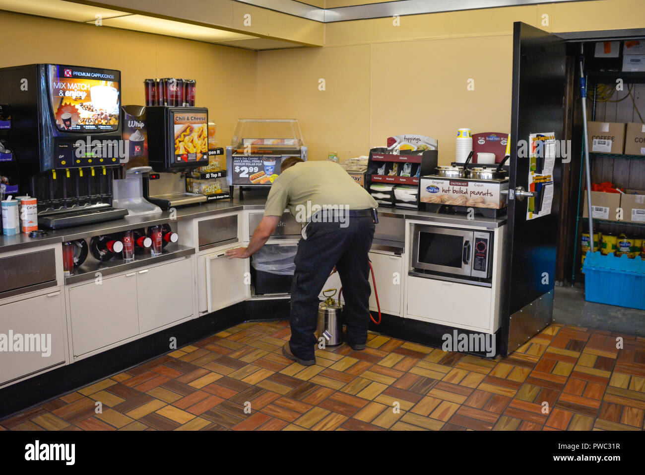 Junk shops hi-res stock photography and images - Alamy