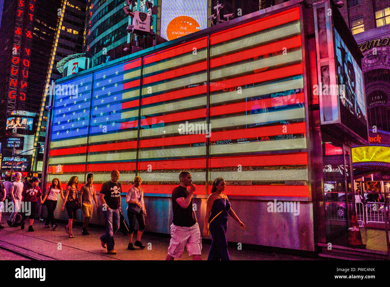 Times square armed forces recruiting station hi-res stock photography ...