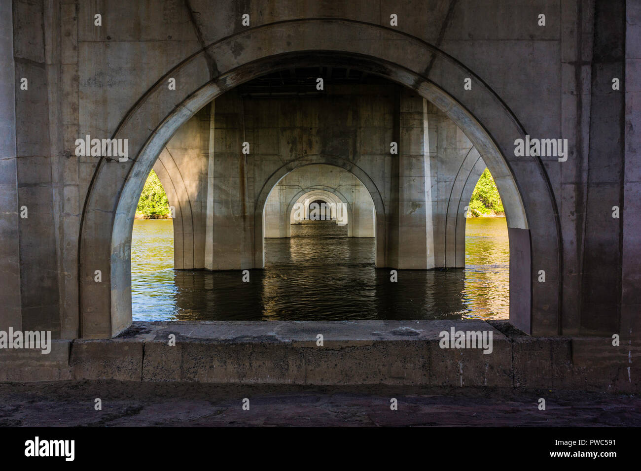 Hartford ct founders bridge hi-res stock photography and images - Alamy