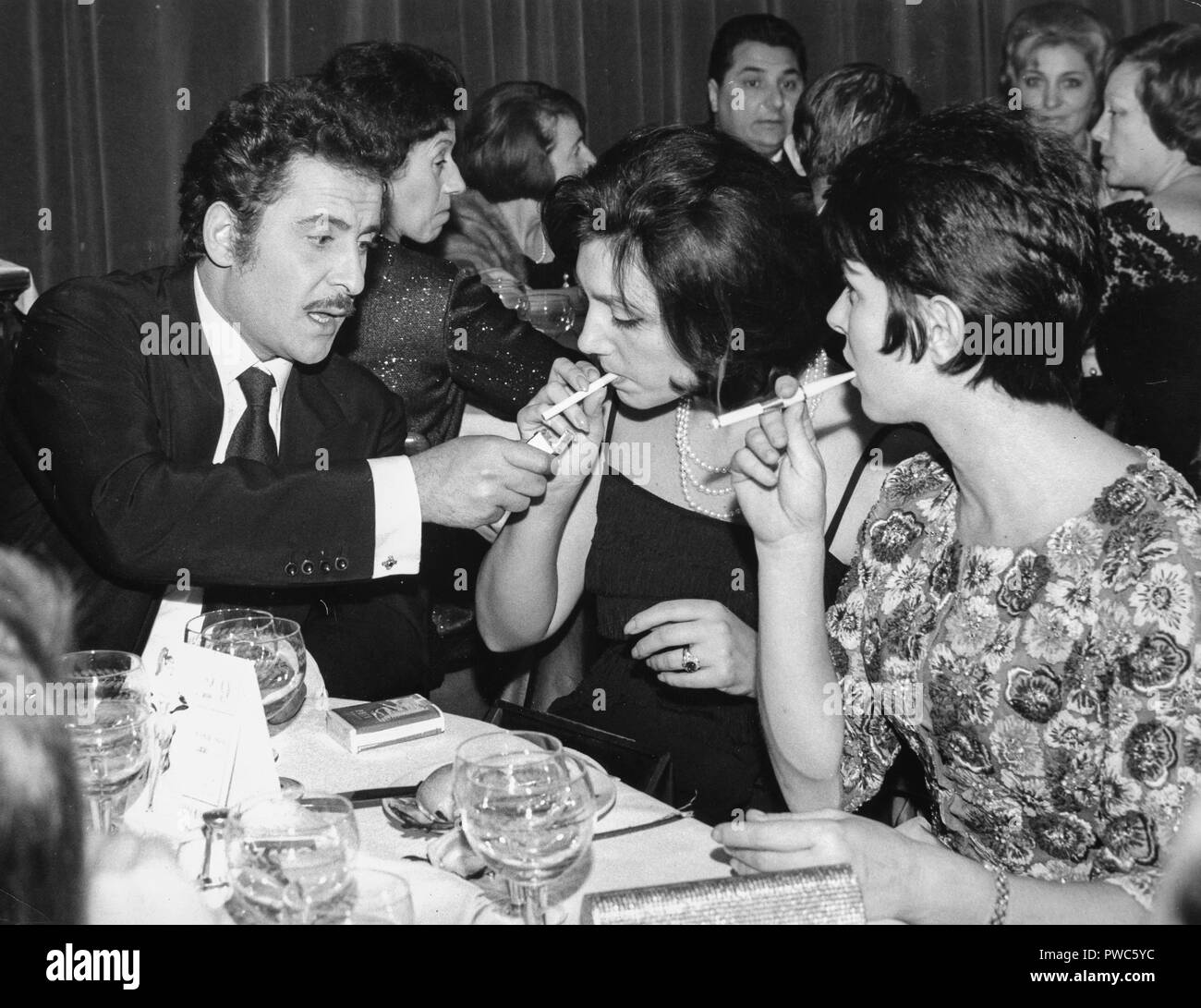 Singers actress Black and White Stock Photos & Images - Alamy