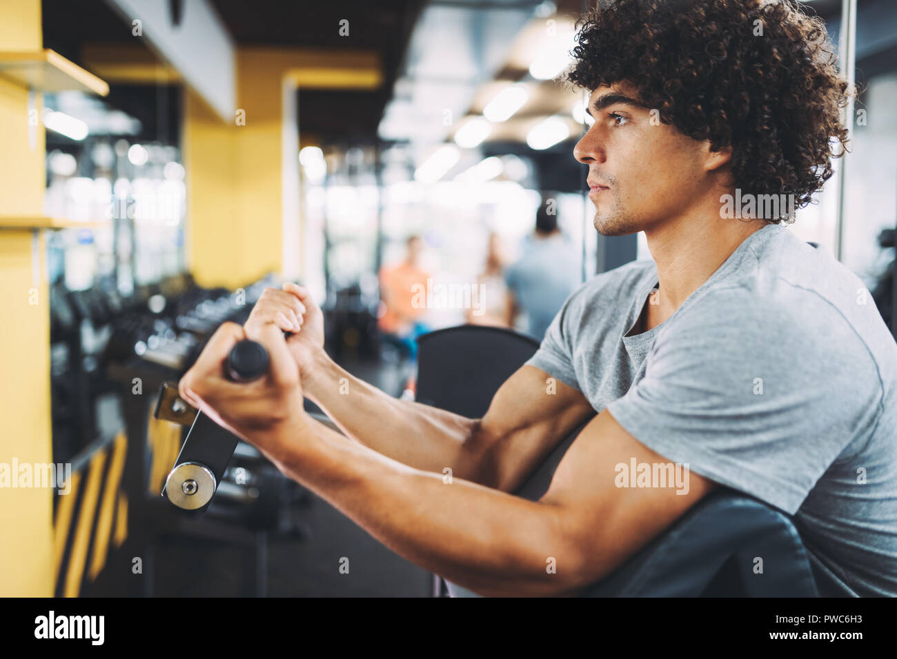 Young bodybuilder doing heavy hi-res stock photography and images - Alamy