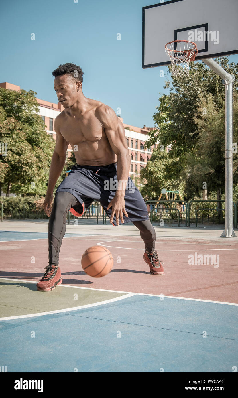 Afroamerican playing basket hi-res stock photography and images - Alamy